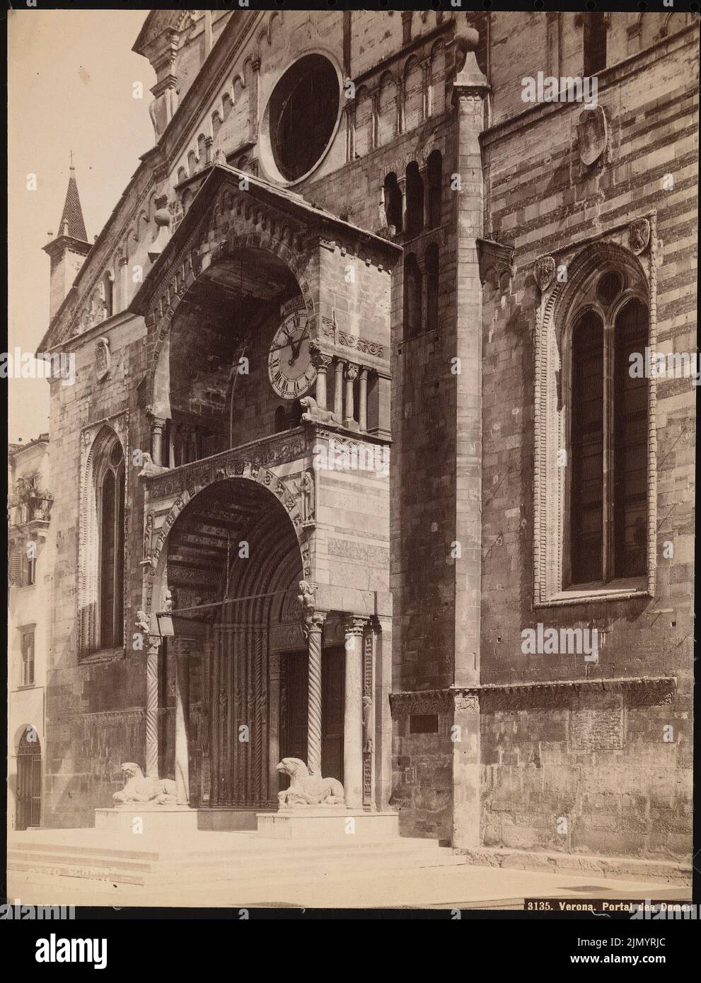Dom in verona portal ohne dat -Fotos und -Bildmaterial in hoher ...