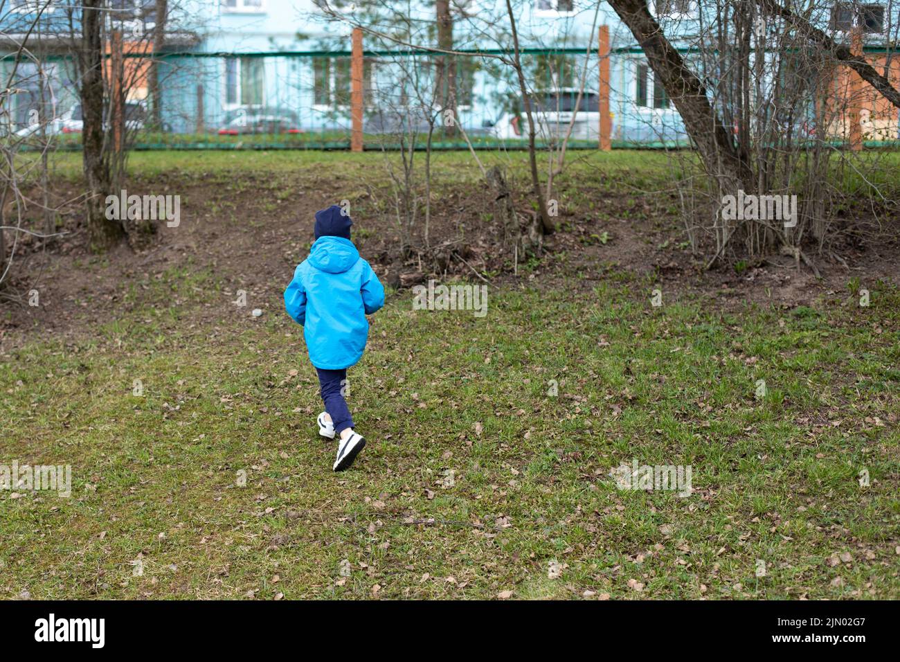 Blaue luftblasenjacke -Fotos und -Bildmaterial in hoher Auflösung – Alamy