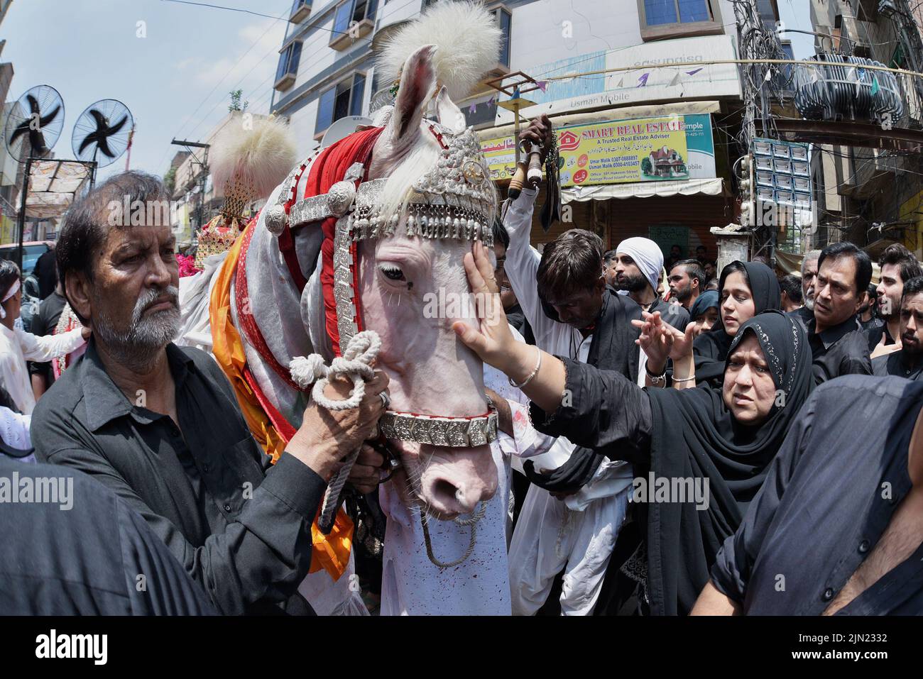 Lahore, Punjab, Pakistan. 8. August 2022. Pakistanische schiitische ...