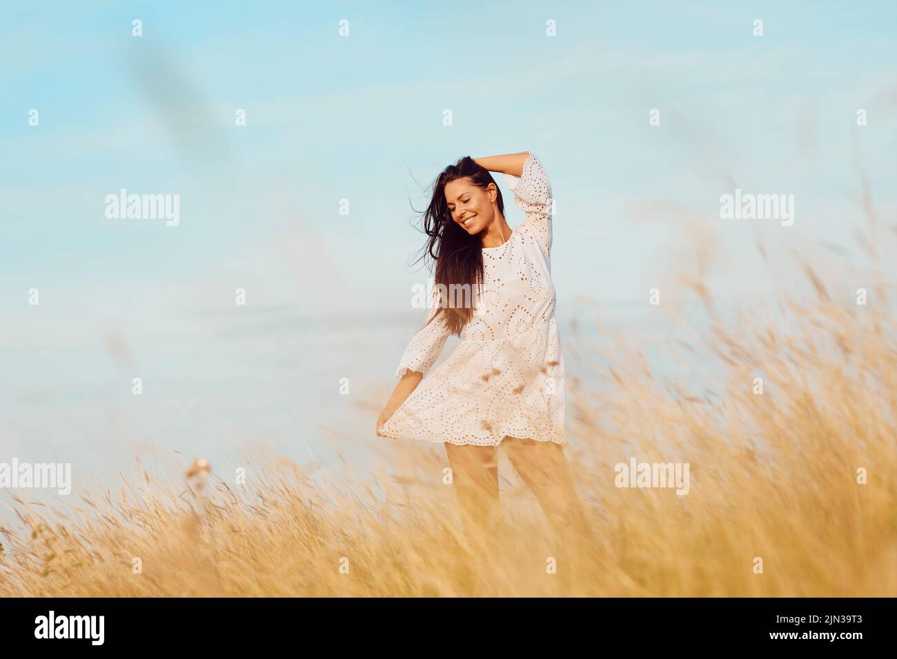 Schönheit attraktiv hübsche schöne frau frauen -Fotos und -Bildmaterial ...