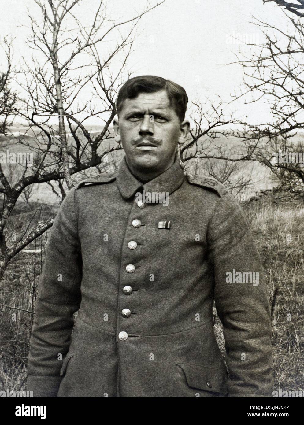 Ein deutscher Infanteriesoldat aus der Zeit des Ersten Weltkriegs mit ...