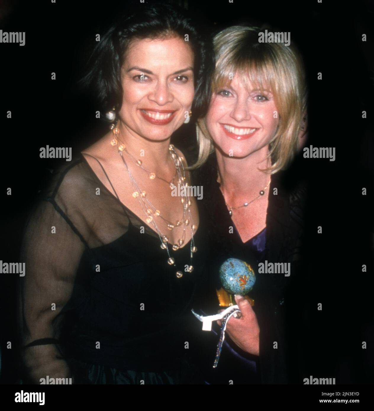 Olivia newton john wo -Fotos und -Bildmaterial in hoher Auflösung ...