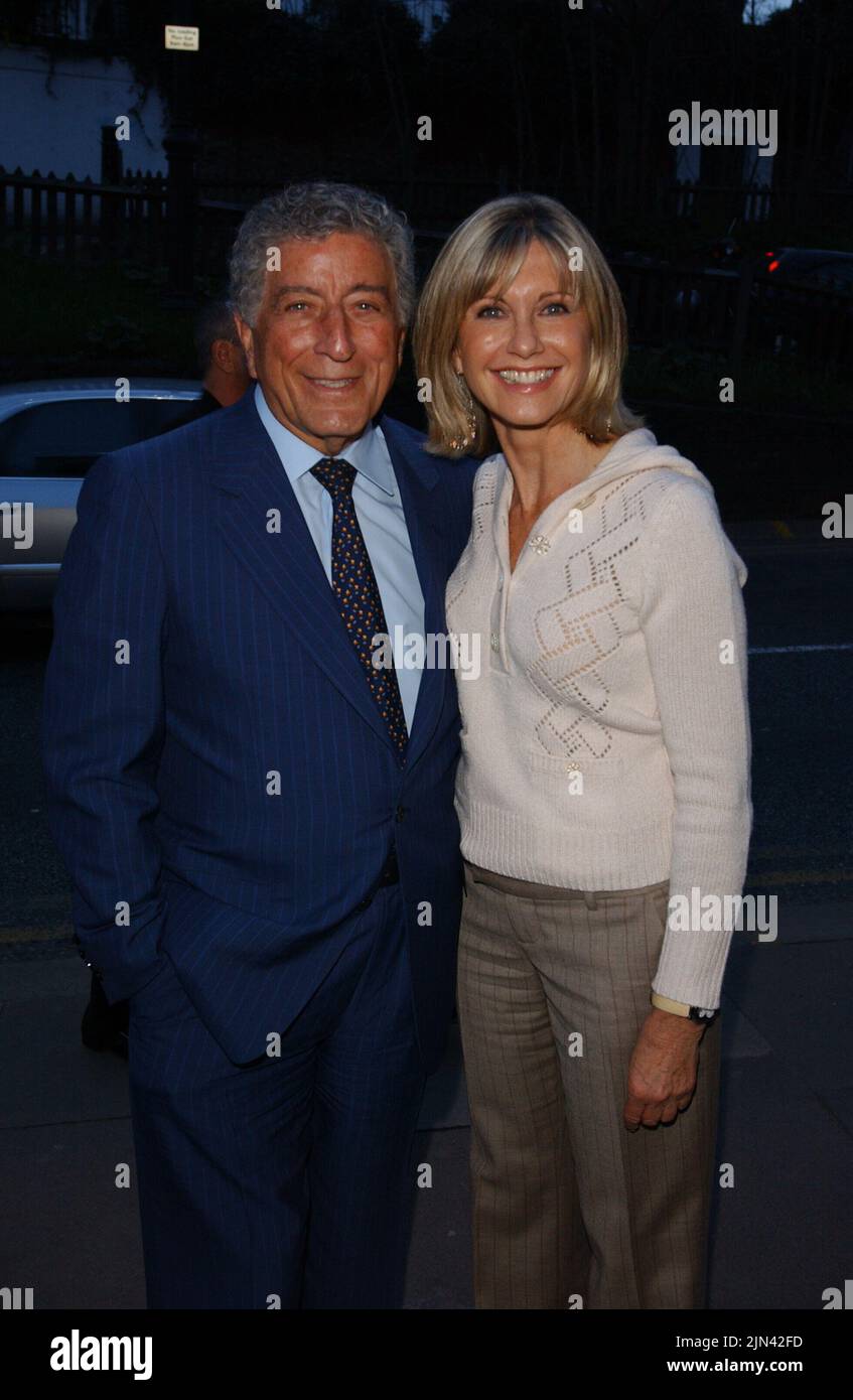 Datei-Foto vom 05/04/05 von Tony Bennett und Olivia Newton John bei der ...