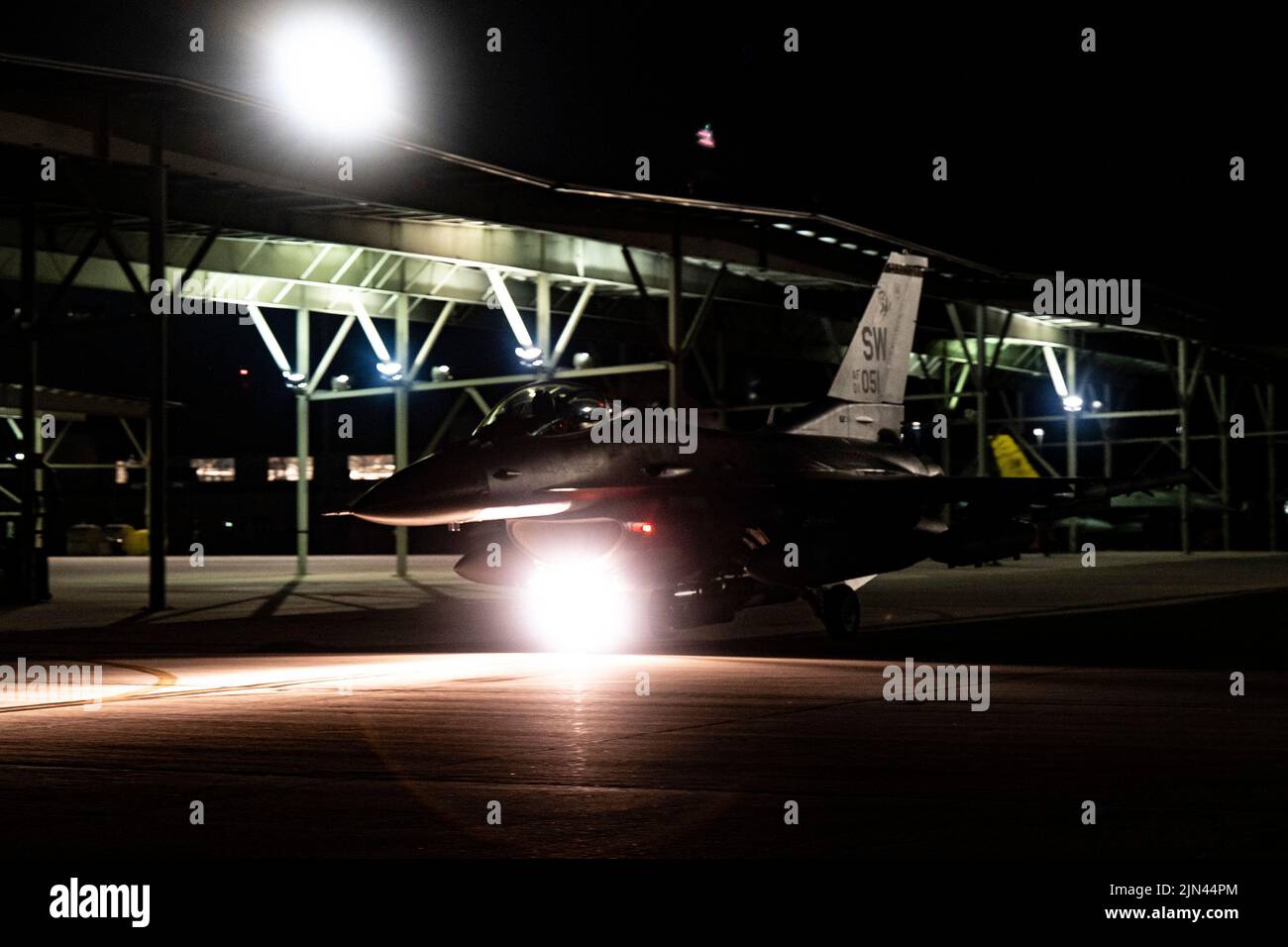 Ein Pilot der US-Luftwaffe, der den 79. Fighter Squadron-Taxis auf der ...