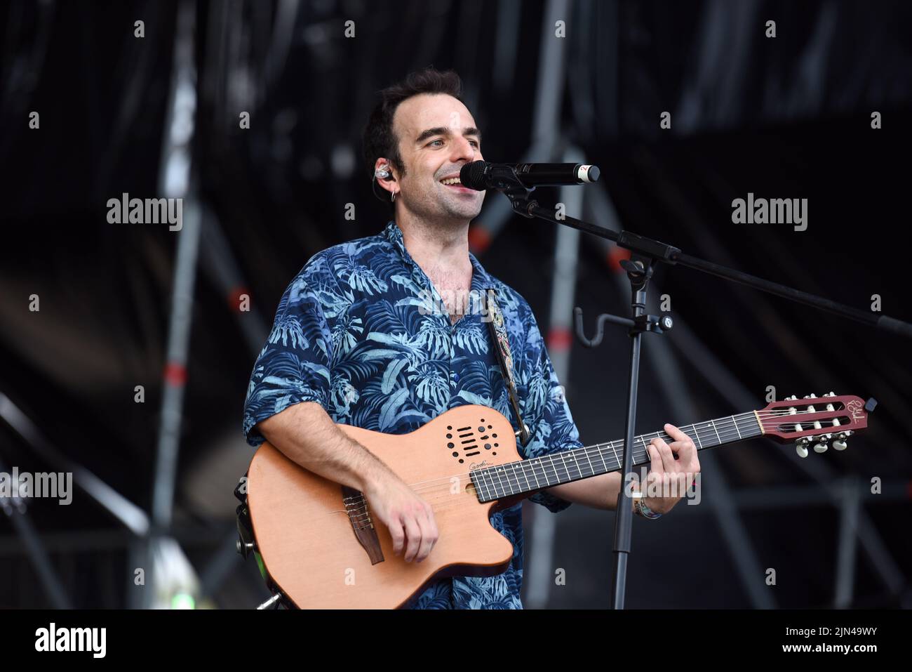 Tarragona, Spanien. 07. August 2022. Der Sänger und Gitarrist der Band ...