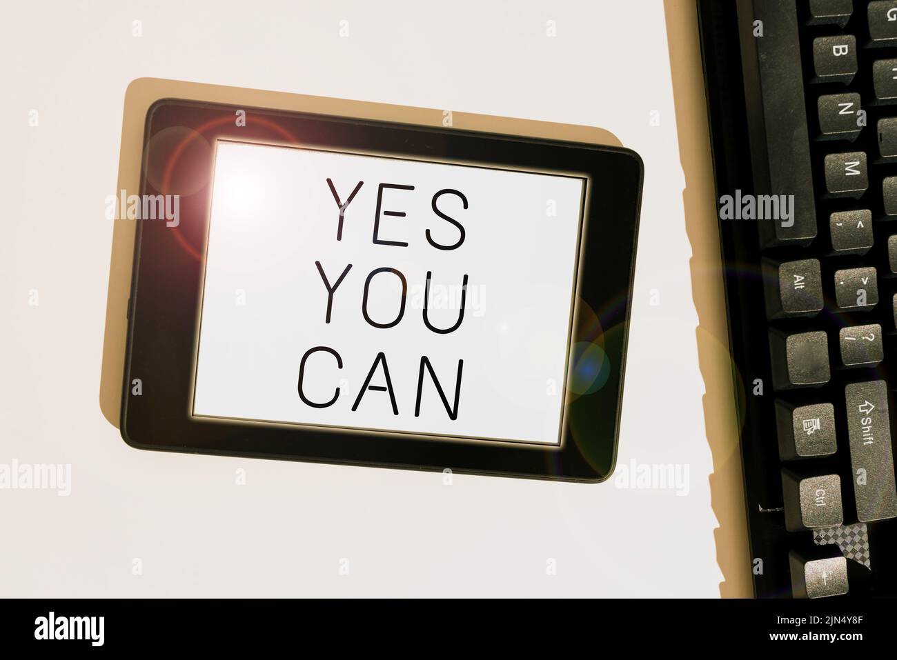 Schild mit Yes You Can. Geschäftsansatz positive Ermutigung Mut machen ...