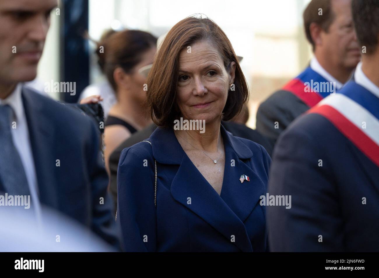 US-Botschafterin in Frankreich Denise Bauer auf dem Gelände der so ...