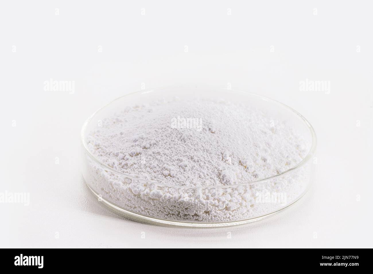 Bariumsulfat, ein weißer kristalliner Feststoff mit der chemischen ...