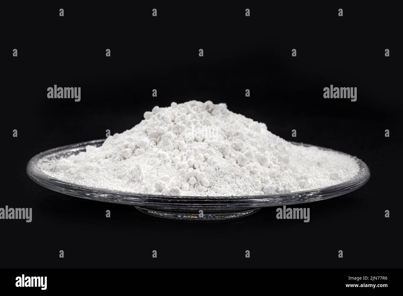 Bariumsulfat, ein weißer kristalliner Feststoff mit der chemischen ...