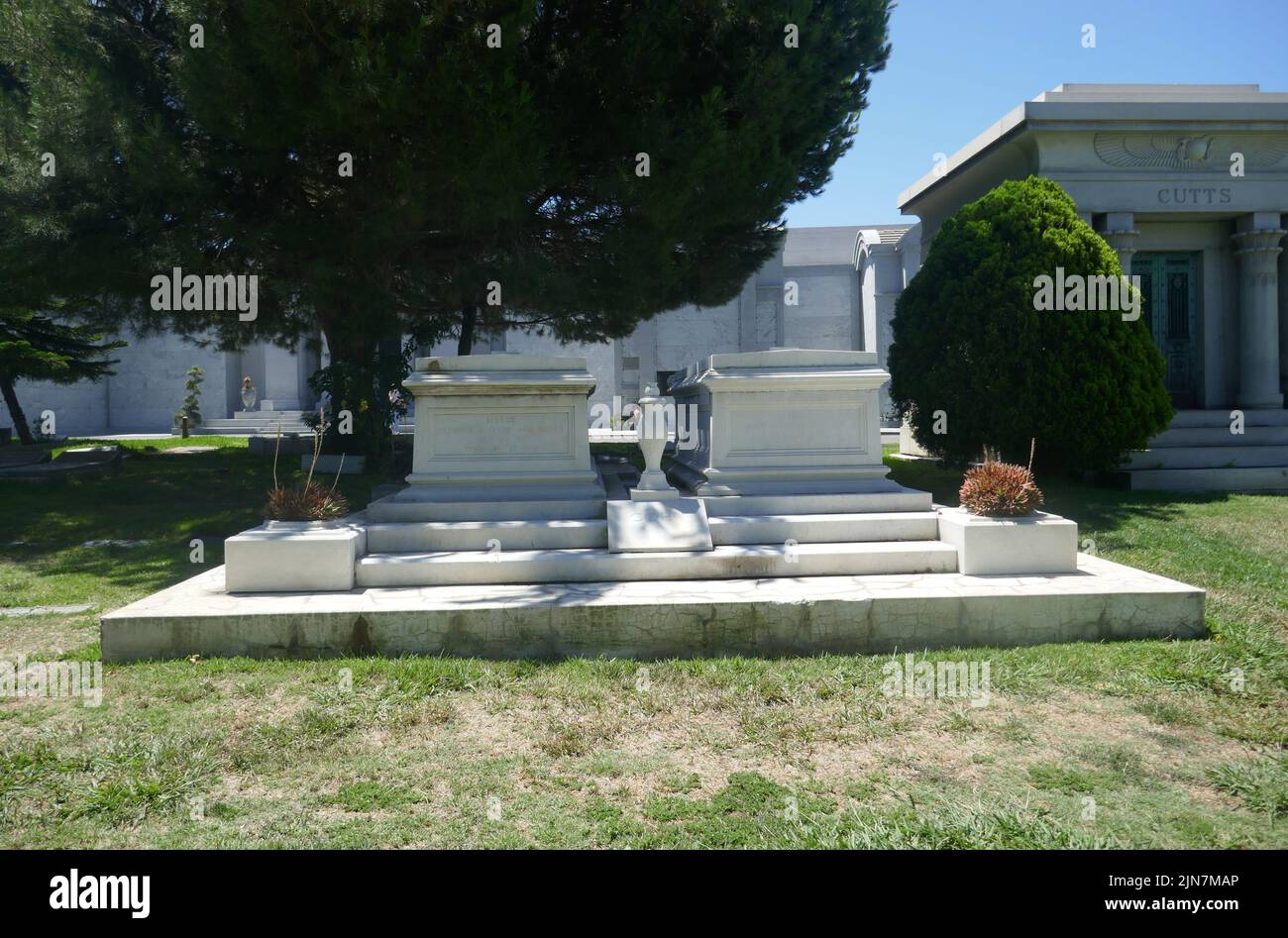 Los Angeles, California, USA 5.. August 2022 Harry Cohn, Joan Cohn ...