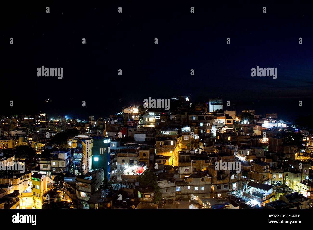 Favela rio night -Fotos und -Bildmaterial in hoher Auflösung – Alamy