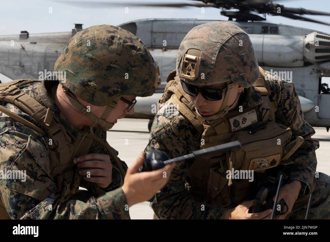 U.S. Marines vom Marine Air Traffic Control Mobile Team (MMT), Marine ...