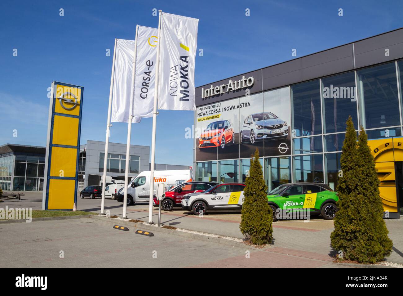 Opel deutscher Automobilhersteller. Auto Salon mit Firmenlogo Zeichen ...