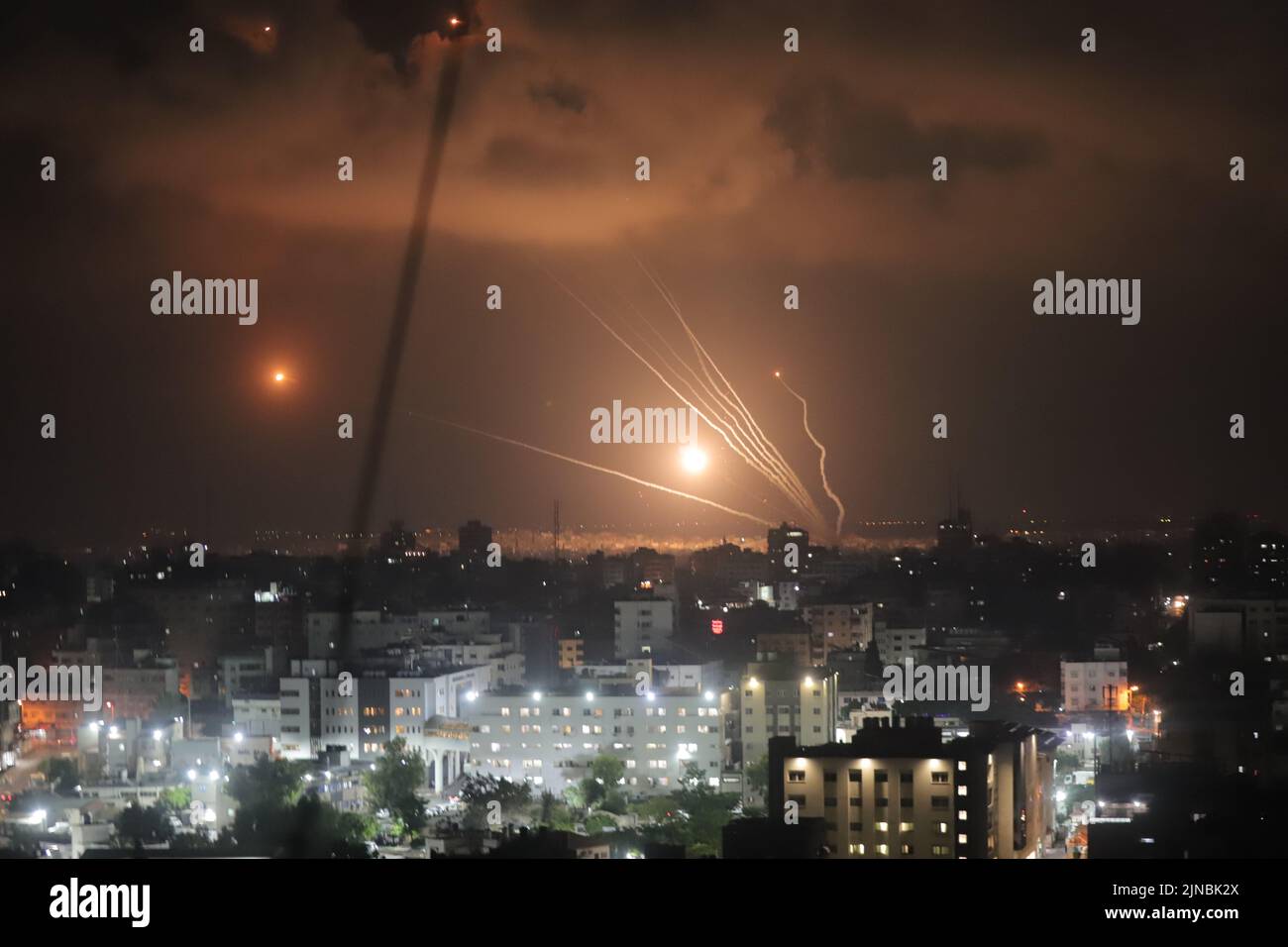 Gaza war explosion -Fotos und -Bildmaterial in hoher Auflösung – Alamy