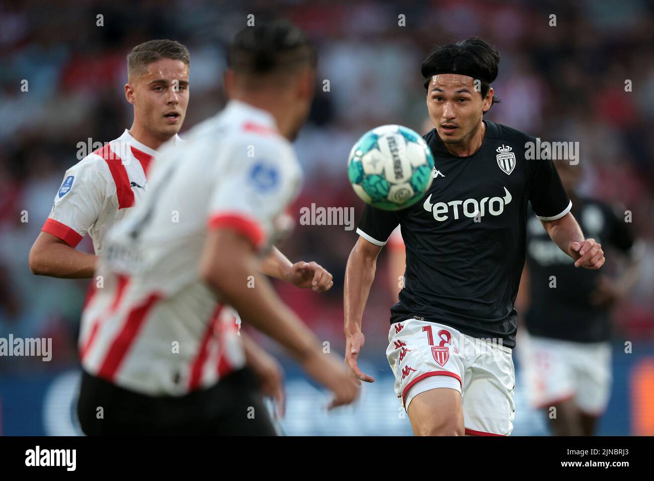 EINDHOVEN - (lr), Joey Veerman von PSV, Takumi Minamino von AS Monaco ...