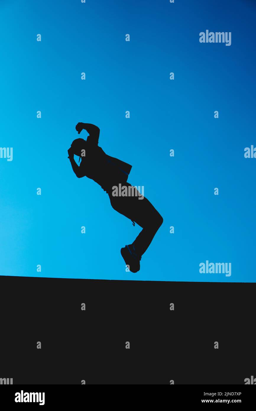 Salto in silhouette -Fotos und -Bildmaterial in hoher Auflösung – Alamy
