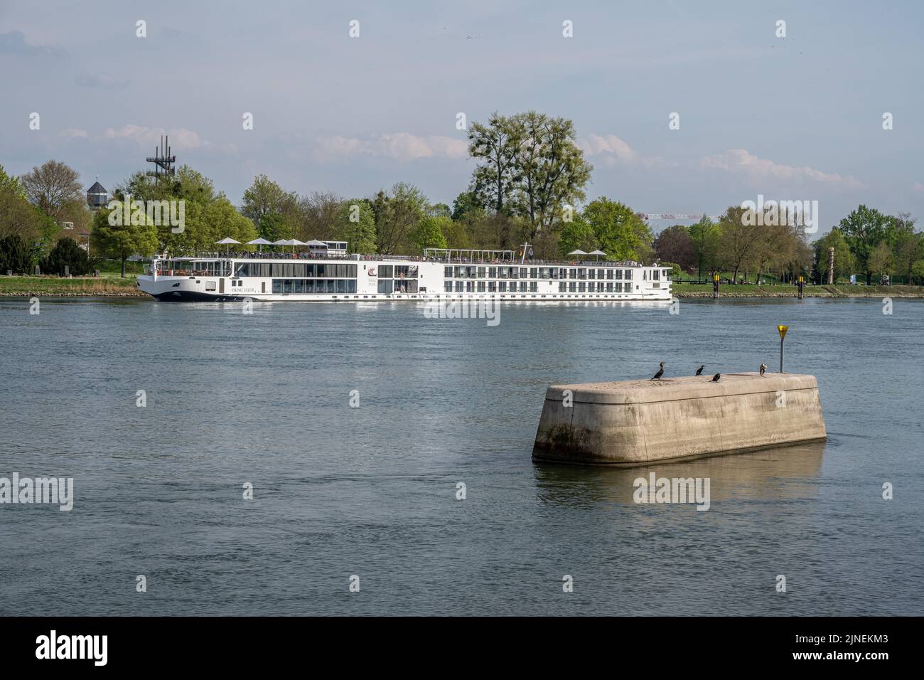Wikinger flusskreuzer -Fotos und -Bildmaterial in hoher Auflösung – Alamy