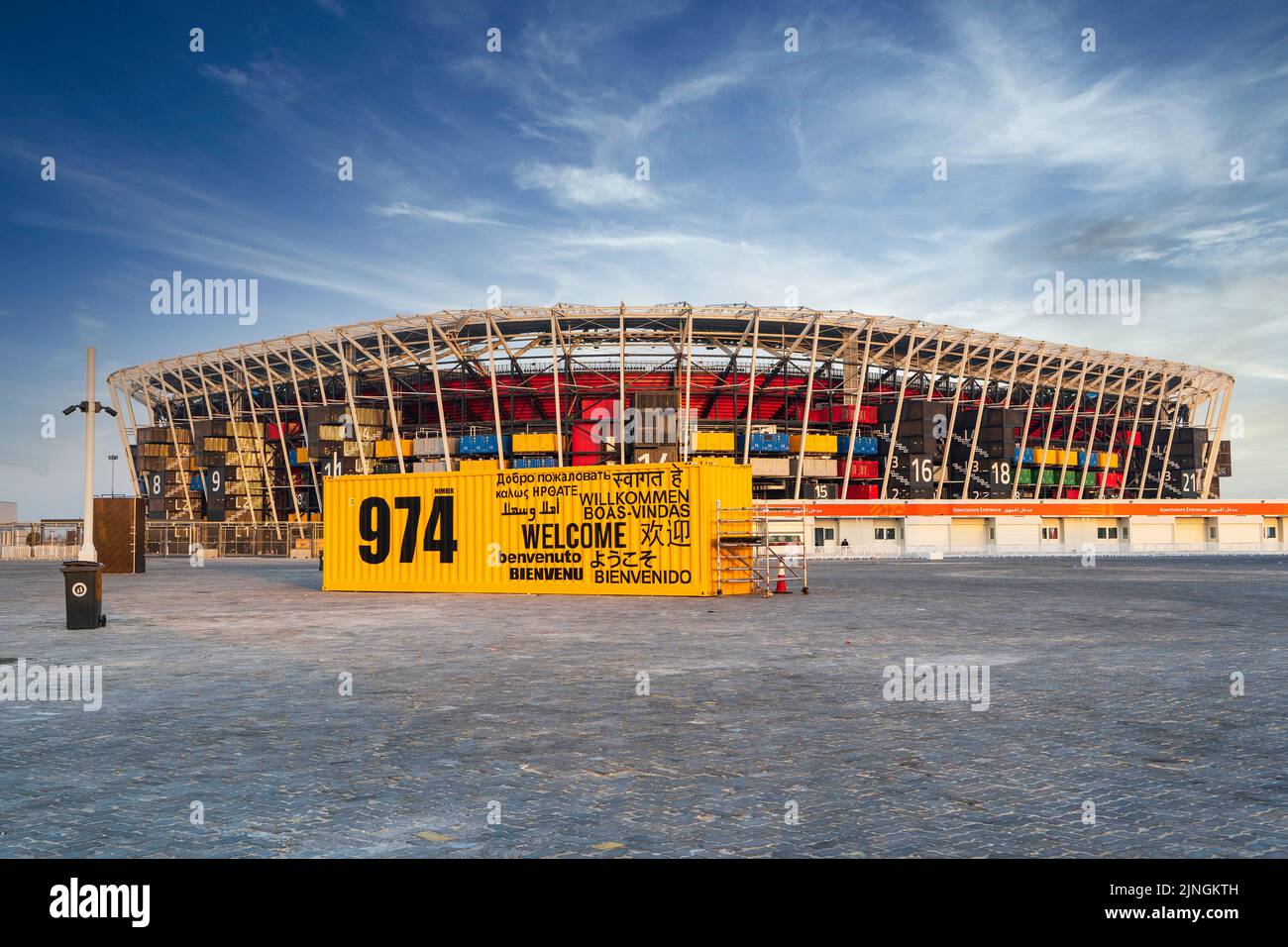 DOHA, KATAR - 26. NOV 2021: Das Stadion 974, früher bekannt als Ras Abu ...