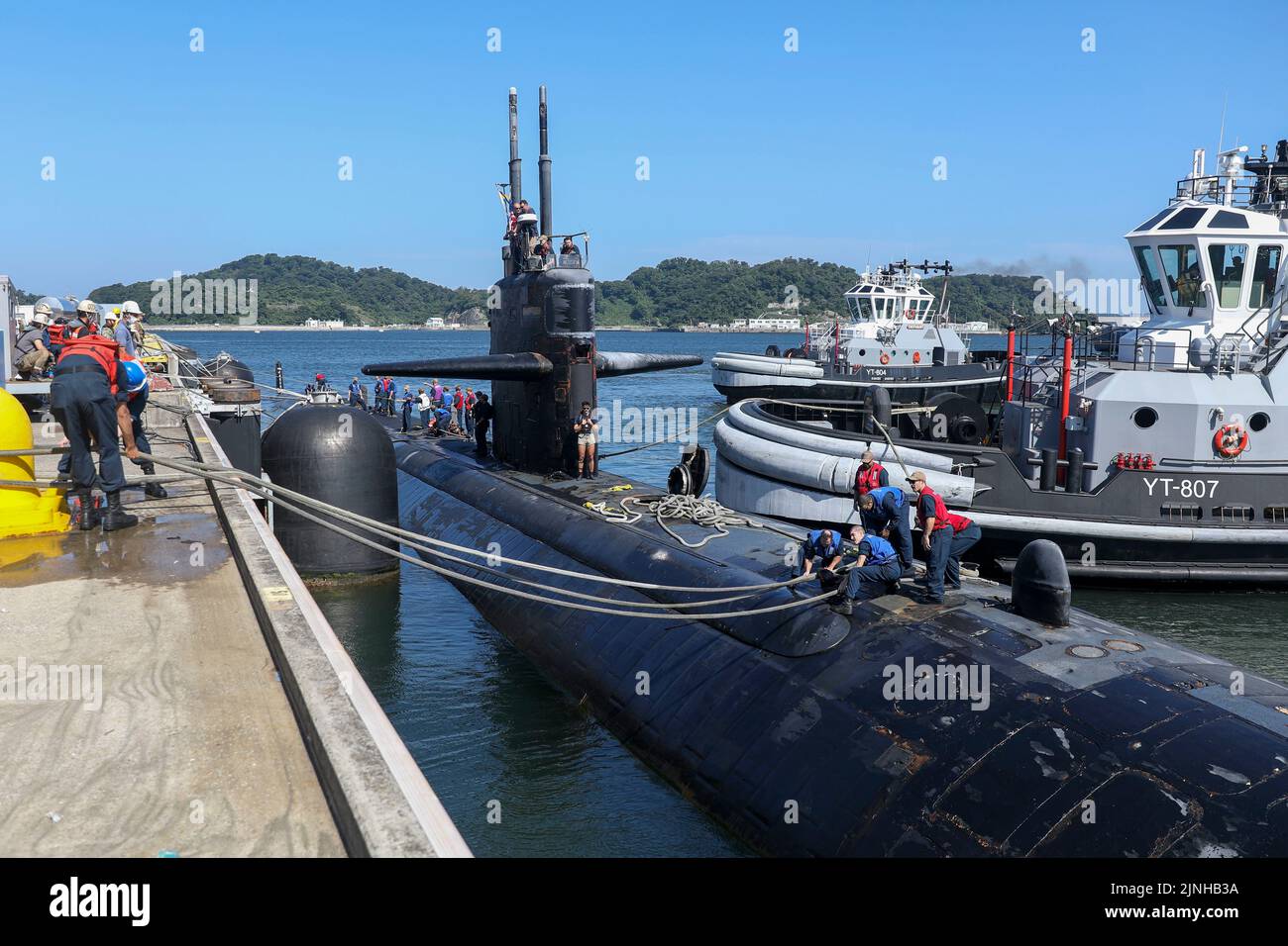 YOKOSUKA, Japan (25. Juni 2022) das Schnellangriffs-U-Boot USS Chicago ...