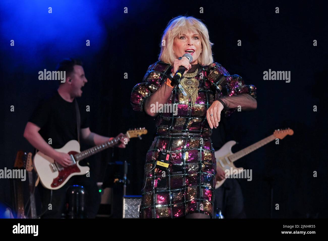 Die britische Sängerin, Songwriterin, Schauspielerin und TV-Moderatorin ...