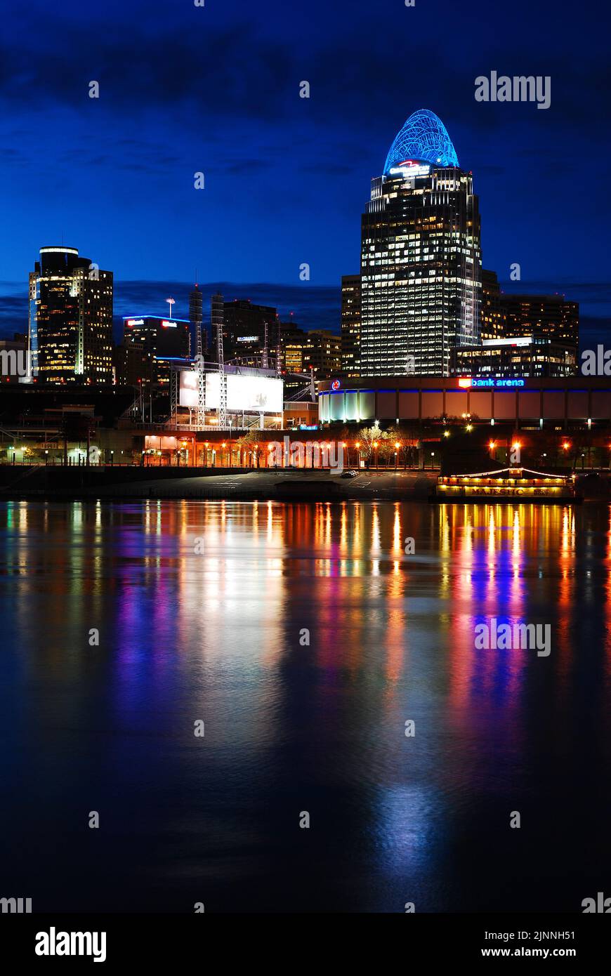 Great american tower am queen city square -Fotos und -Bildmaterial in ...