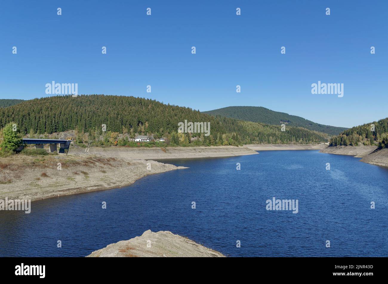 Niedrigwasser im Okertalsperre Stausee, Harz, Deutschland ...