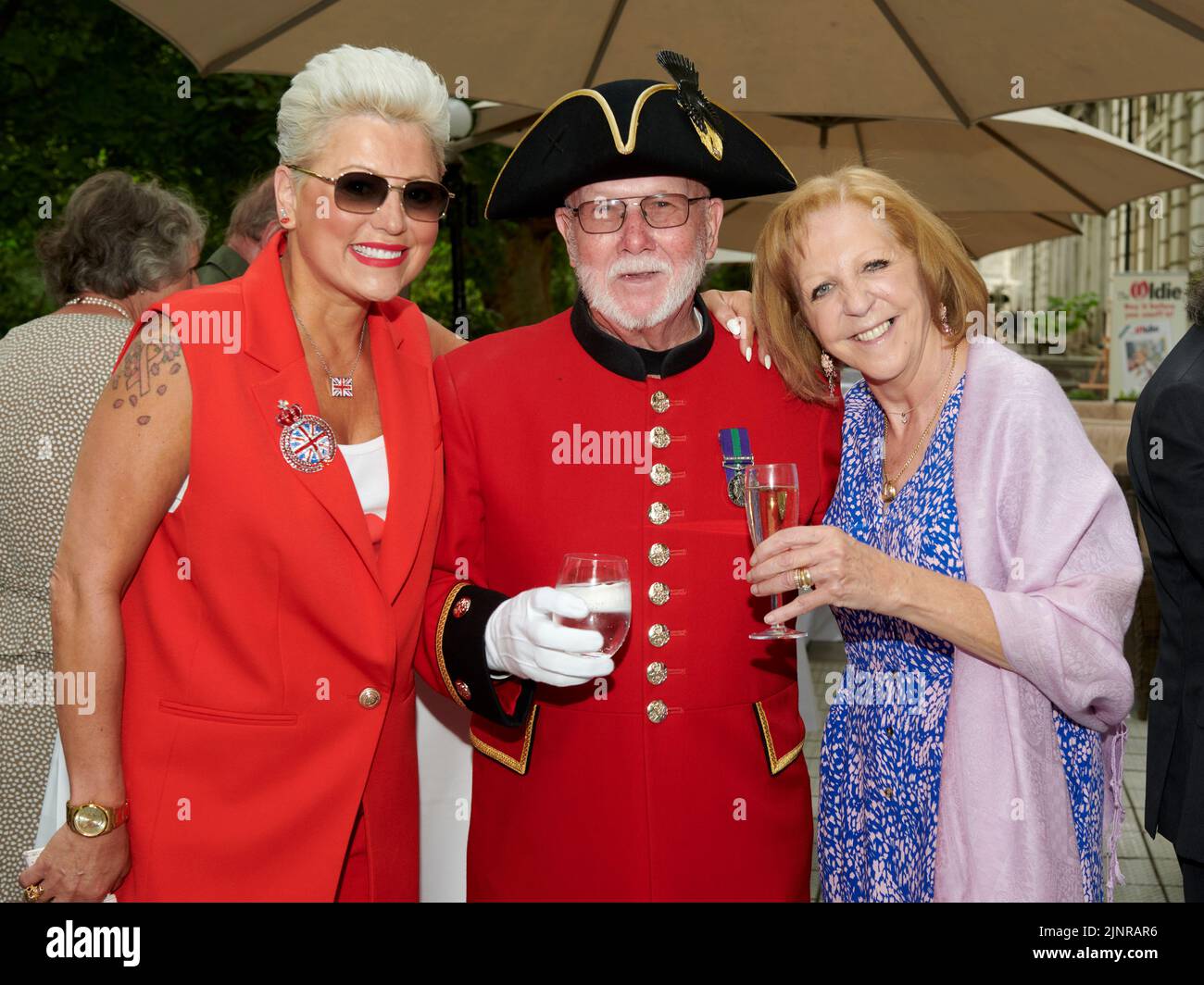 Caroline Monk, Roy Palmer und Nichola McAuliffe beim Mittagessen zum 75 ...
