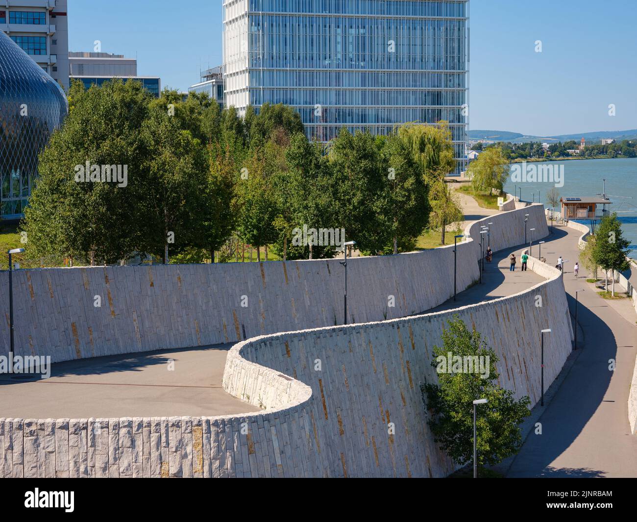 Basel, Schweiz - Juli 8 2022: Futuristischer Novartis Pavillon auf dem ...