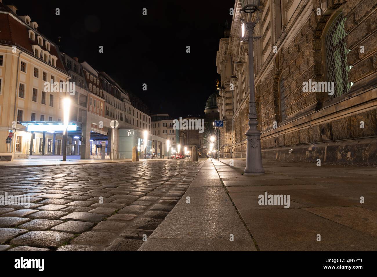 Dresden, Sächsisch, Deutschland, 10. Juli 2022 Leere Straße in der ...