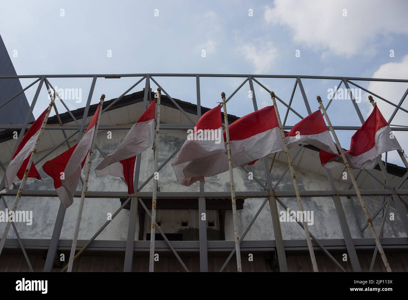 Bendera merah putih -Fotos und -Bildmaterial in hoher Auflösung – Alamy