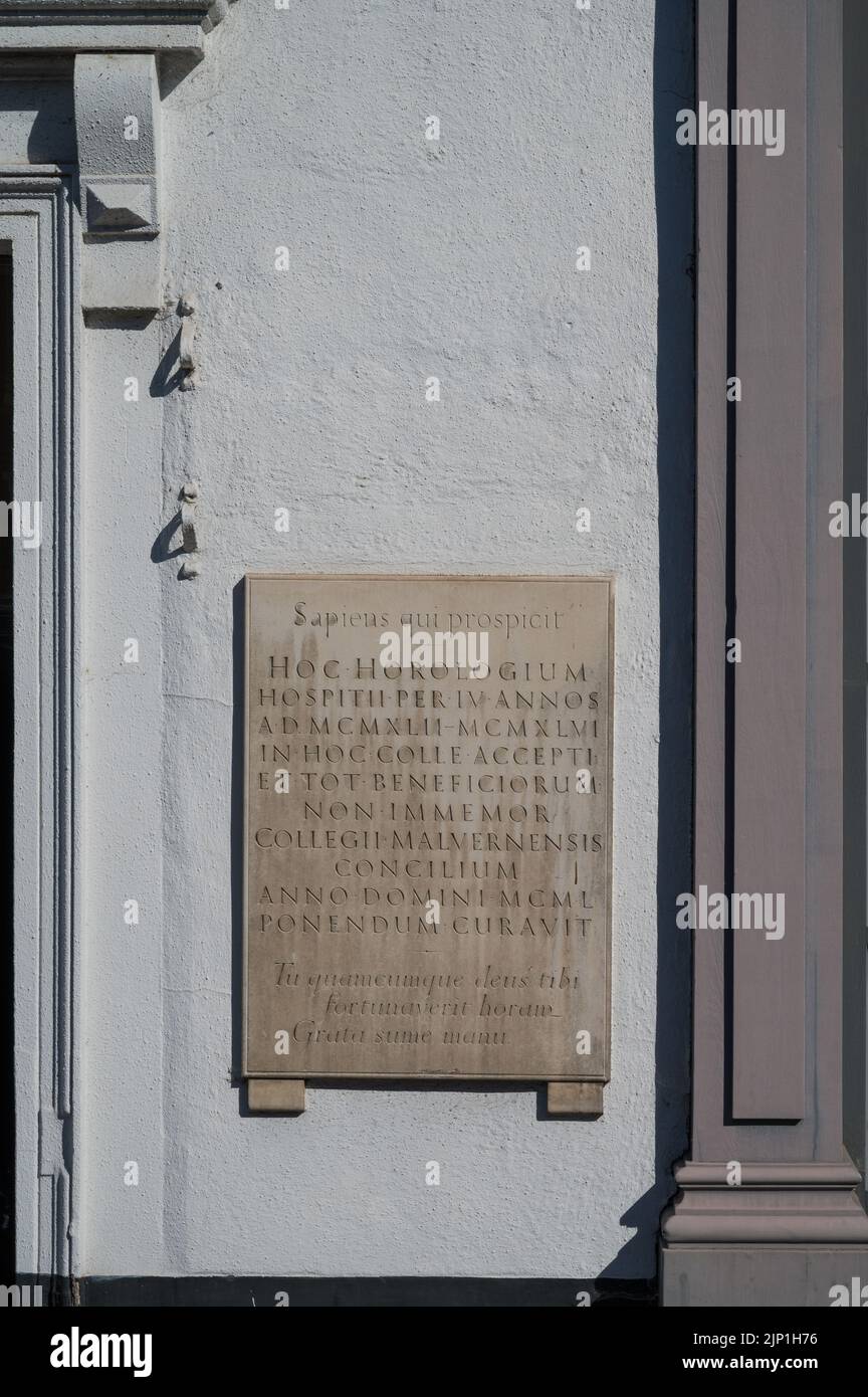 Inschrift auf steintafel -Fotos und -Bildmaterial in hoher Auflösung ...