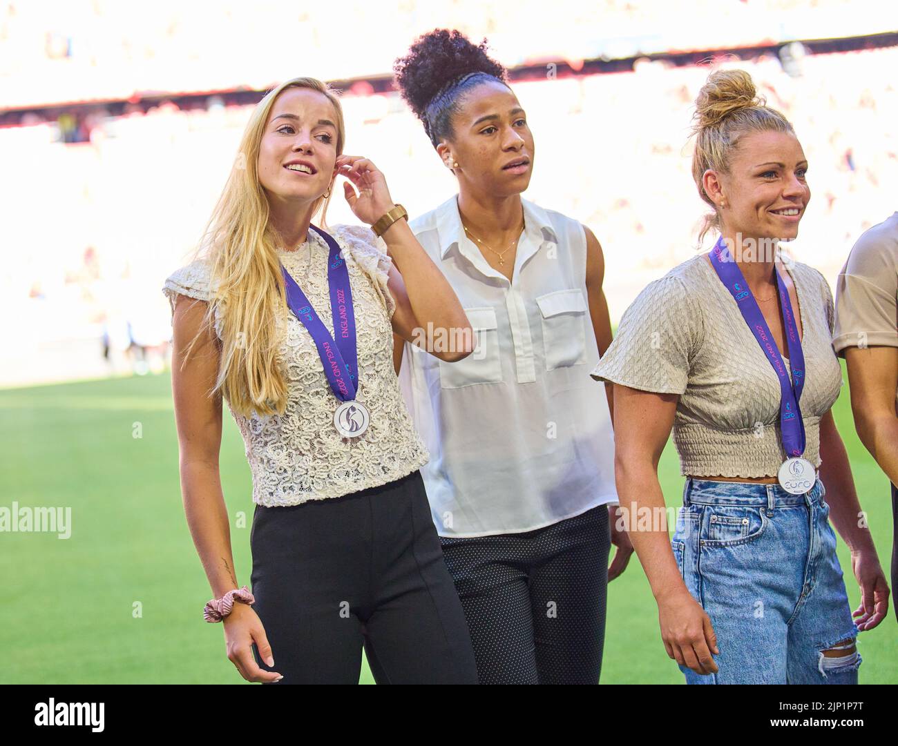 München, Deutschland. 14.. August 2022. (L-R) Klara Bühl, Giulia Gwinn ...