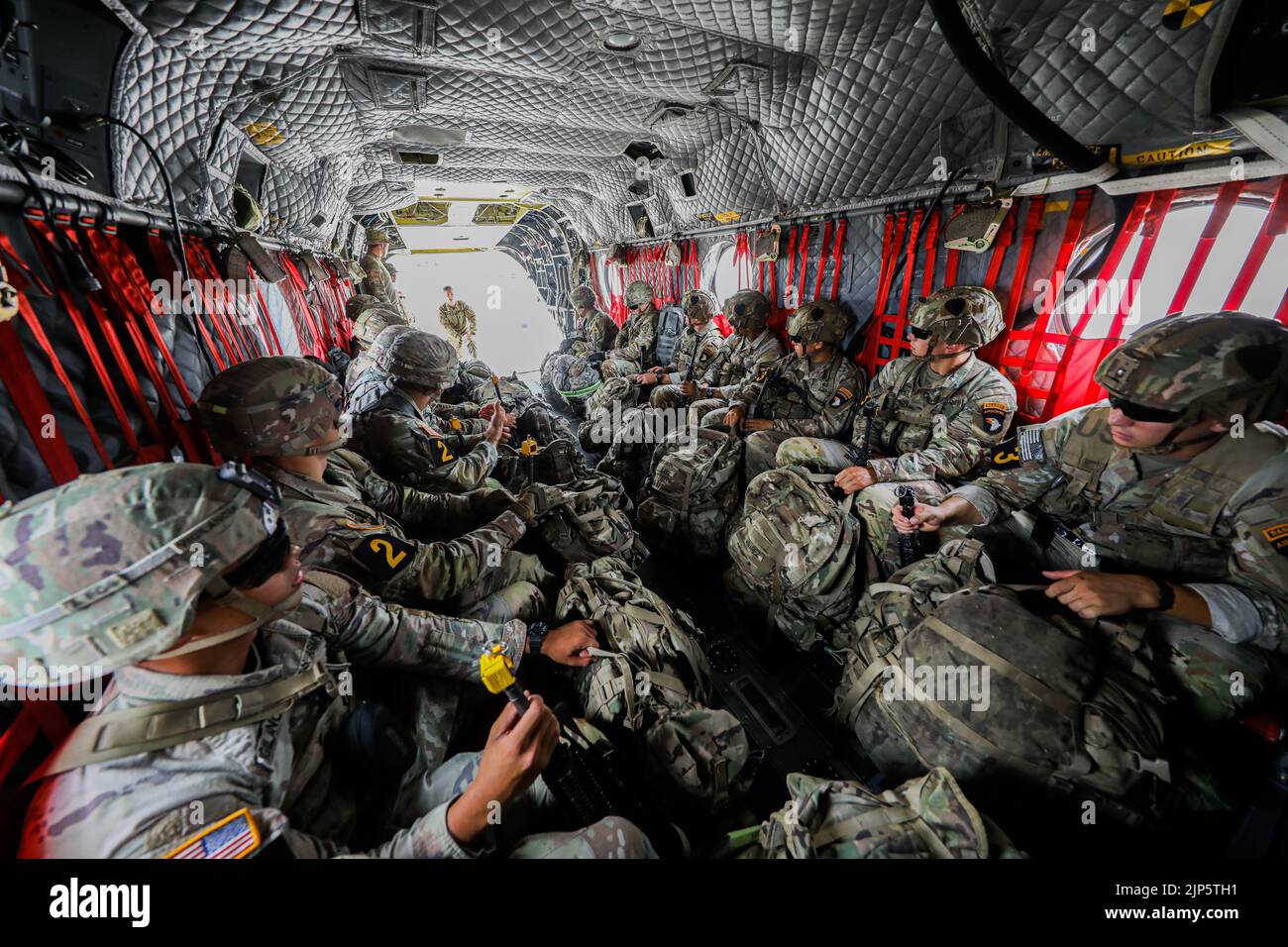 Soldaten der US-Armee mit 2. Squadron, Red Platoon, vertreten die 89 ...