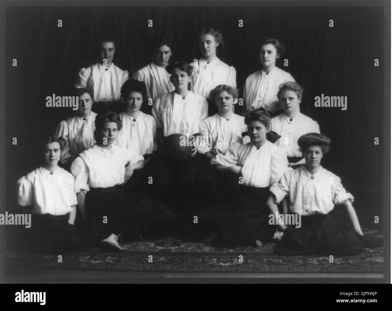 High school basketball meister -Fotos und -Bildmaterial in hoher ...