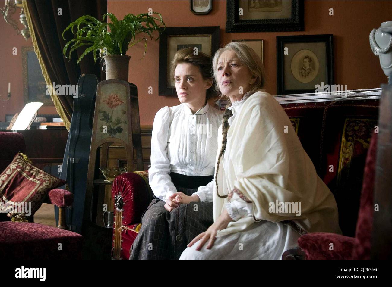 Marie helen -Fotos und -Bildmaterial in hoher Auflösung – Alamy