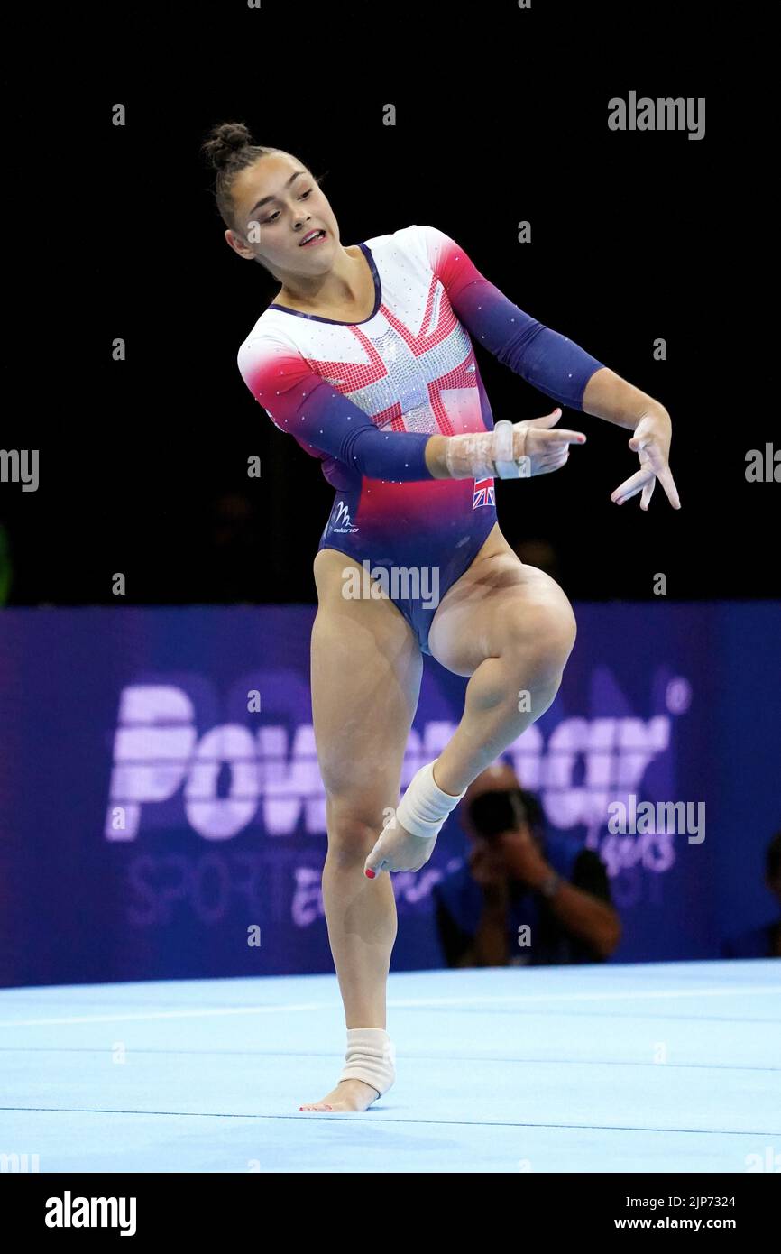 München, 14. August 2022, Jennifer Gadirova (GBR) führt ihre Routine ...