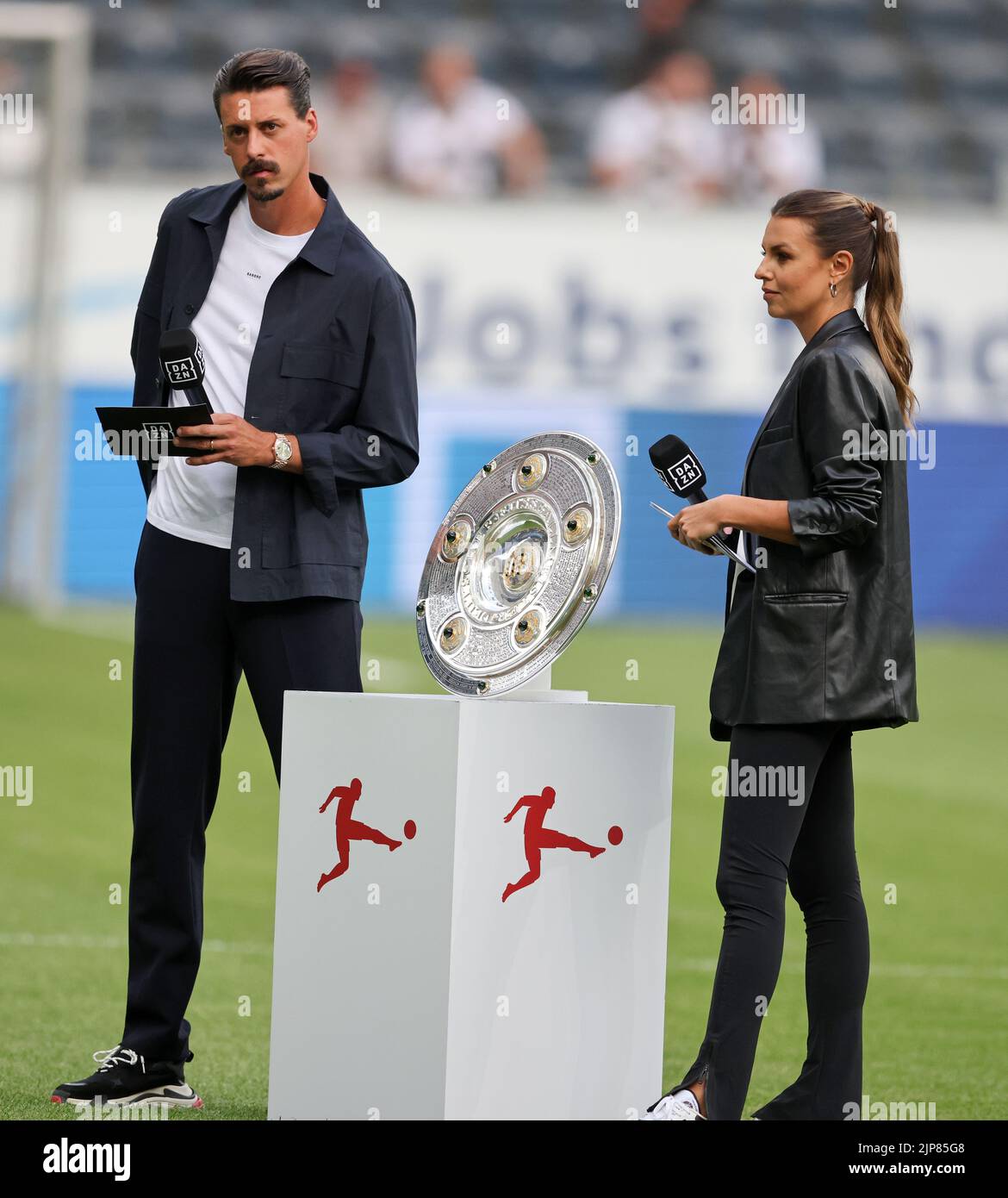 DAZN Moderatoren Sandro Wagner und Laura Wontorra Fussball 1 ...