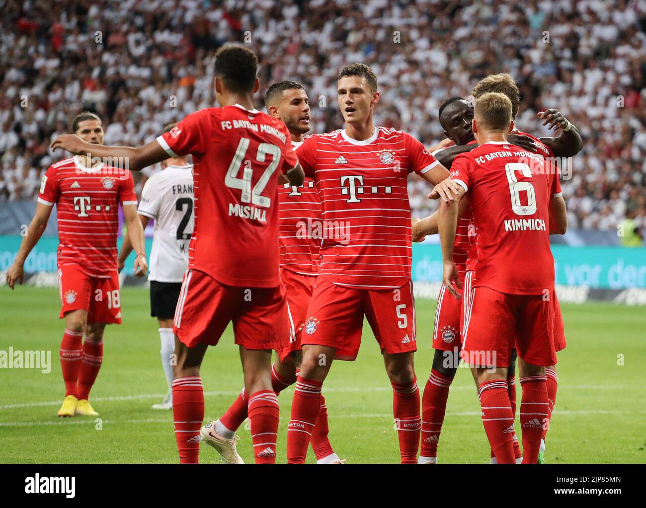 Benjamin Pavard von Bayern München Lucas Hernandez von Bayern München ...