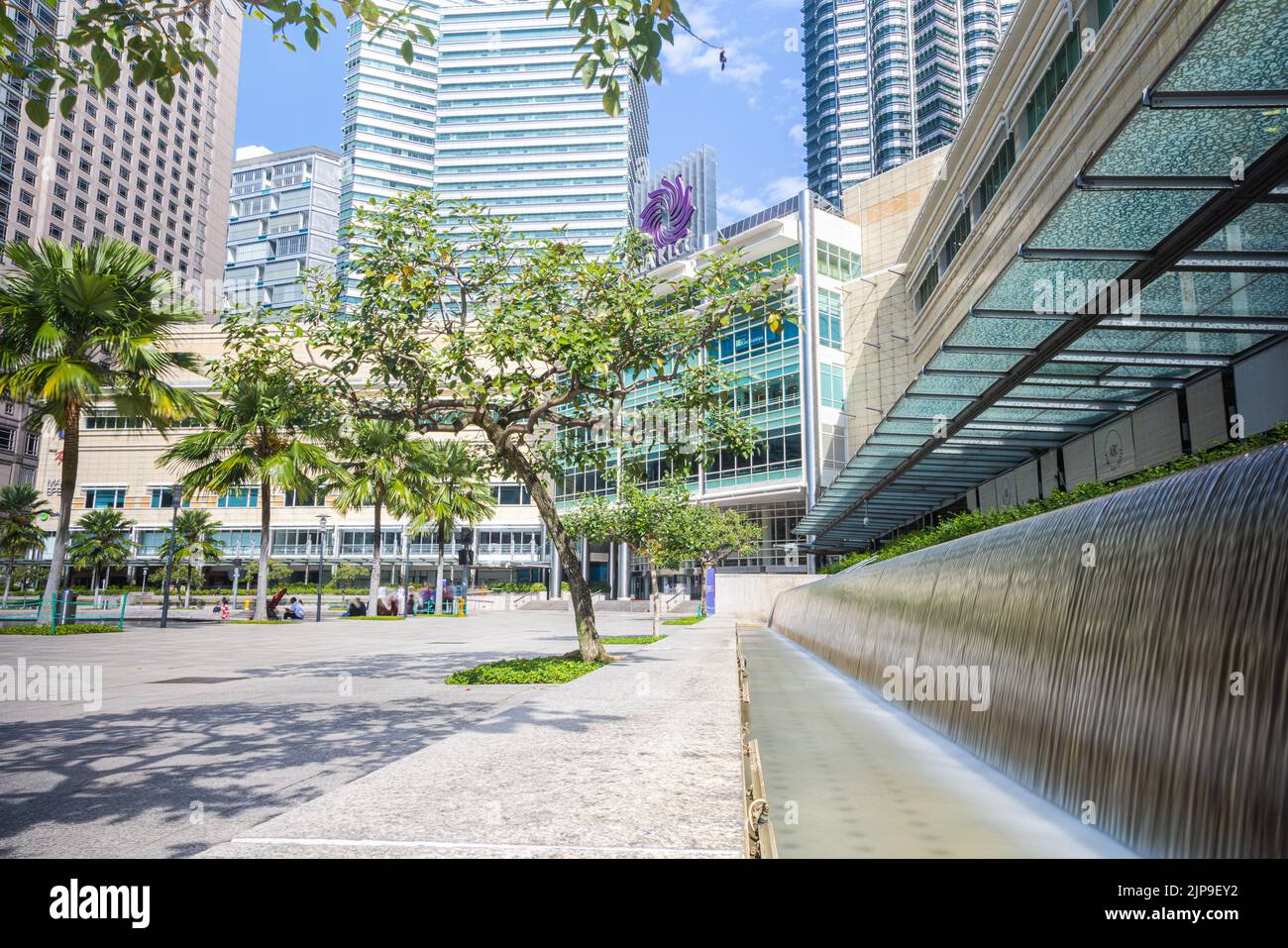 Kuala Lumpur, Malaysia - 13. August 2022: KLCC Park mit der ...