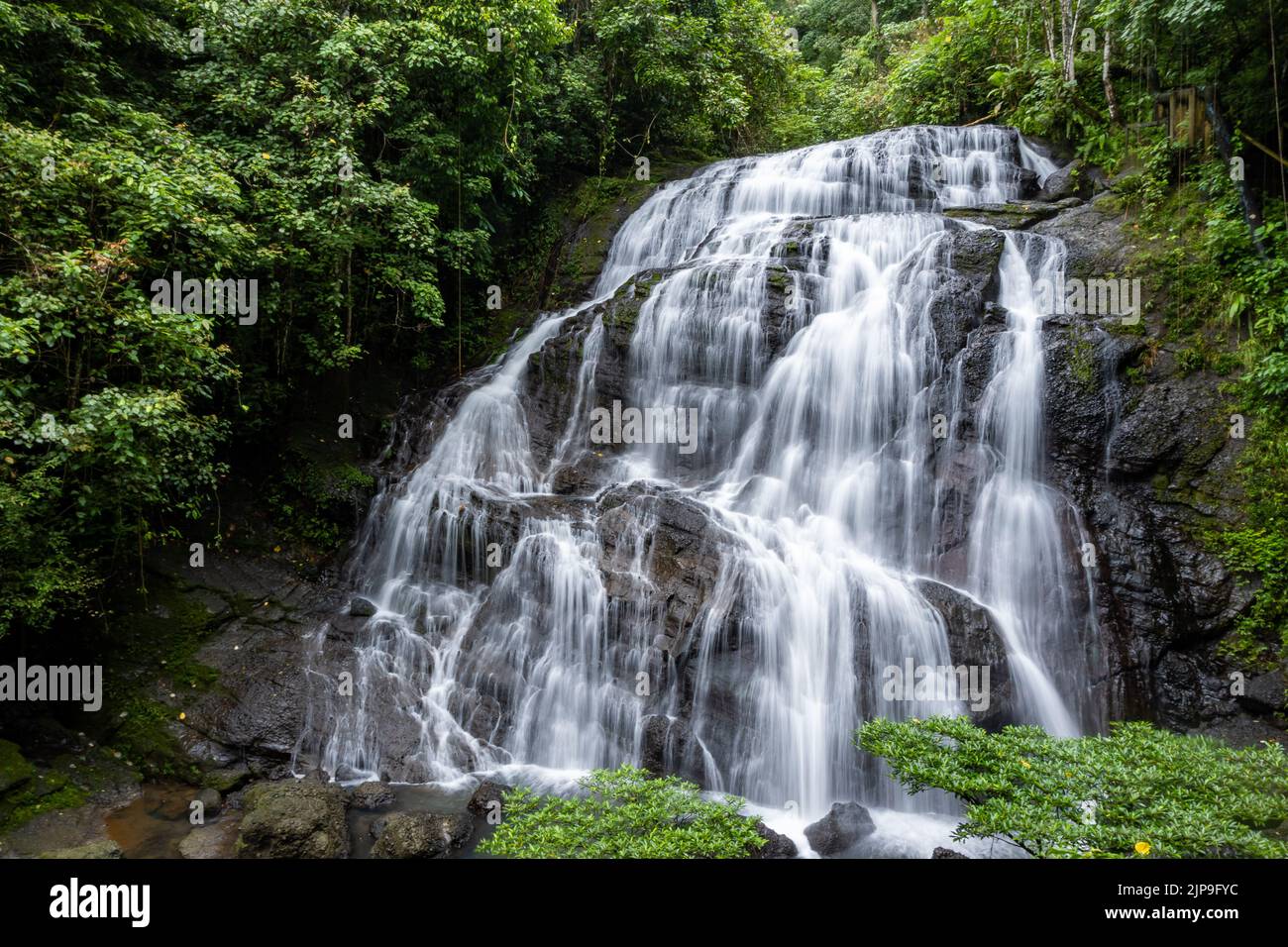 Luft terjun kokota -Fotos und -Bildmaterial in hoher Auflösung – Alamy