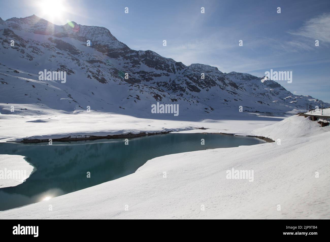 Blick auf den Lago Bianco vom Zug auf der Lagalp von der UNSECO World ...