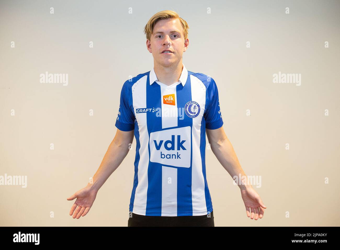 Gents Jens Petter Hauge posiert für den Fotografen auf einer ...