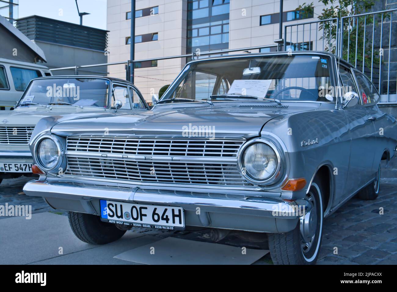 Opel Rekord Ein Coupé aus den sechziger Jahren auf der Oldtimer ...