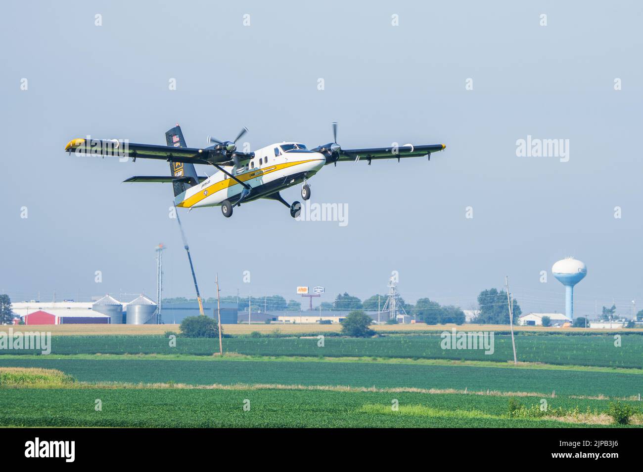 Das Sprungflugzeug des US Army Fallschirmteams, die UV-18 Viking Twin ...