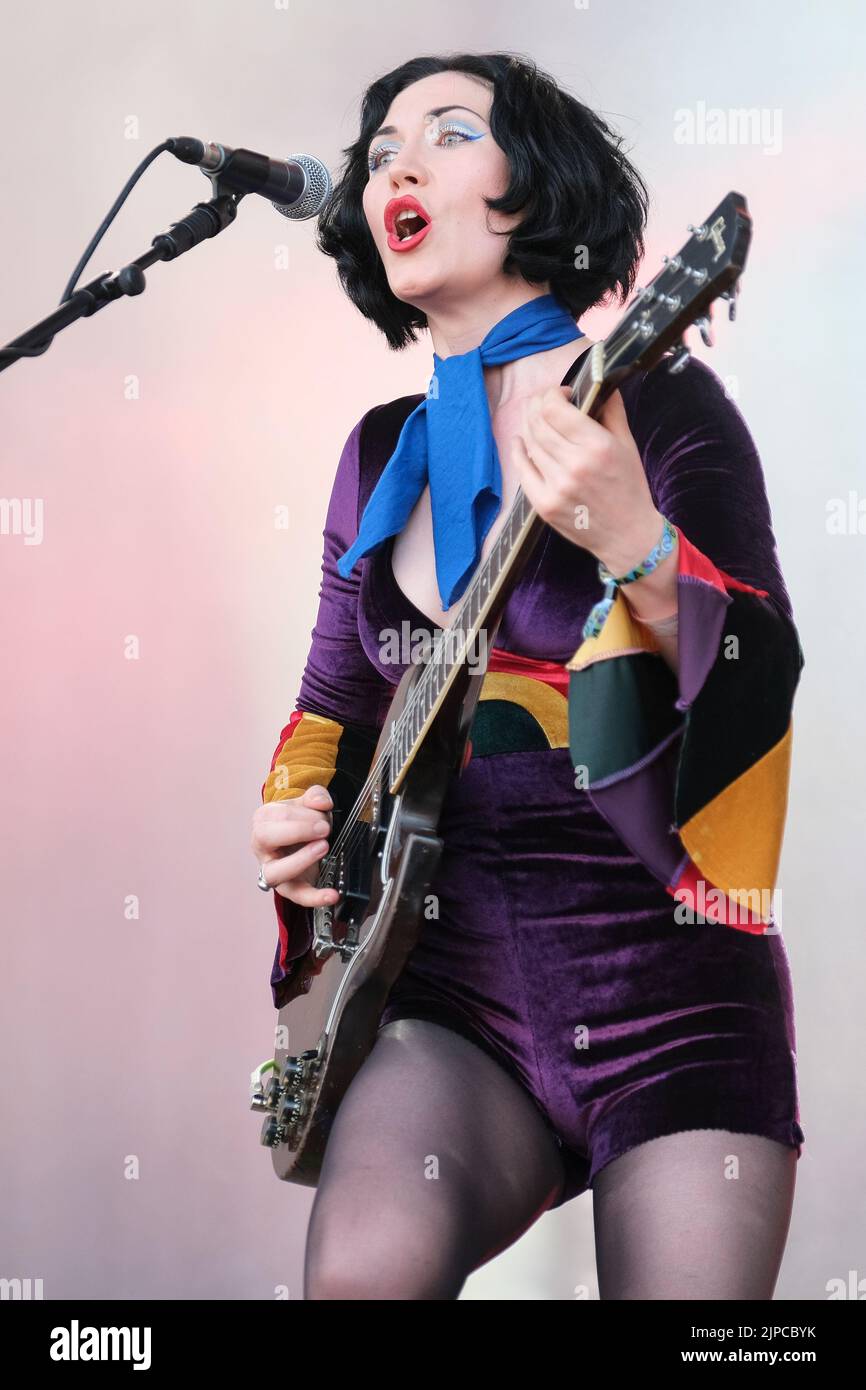 Rosalie Cunningham tritt bei der Cropredy Convention von Fairport auf ...