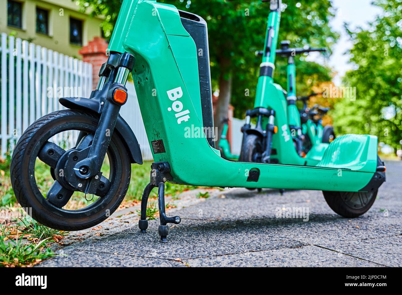Berlin, Deutschland - 29. Juli 2022: Motorroller mit Elektroantrieb in ...