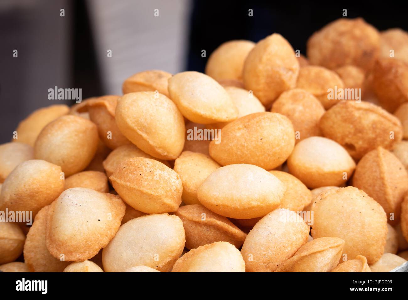 Pani poori chaat -Fotos und -Bildmaterial in hoher Auflösung – Alamy