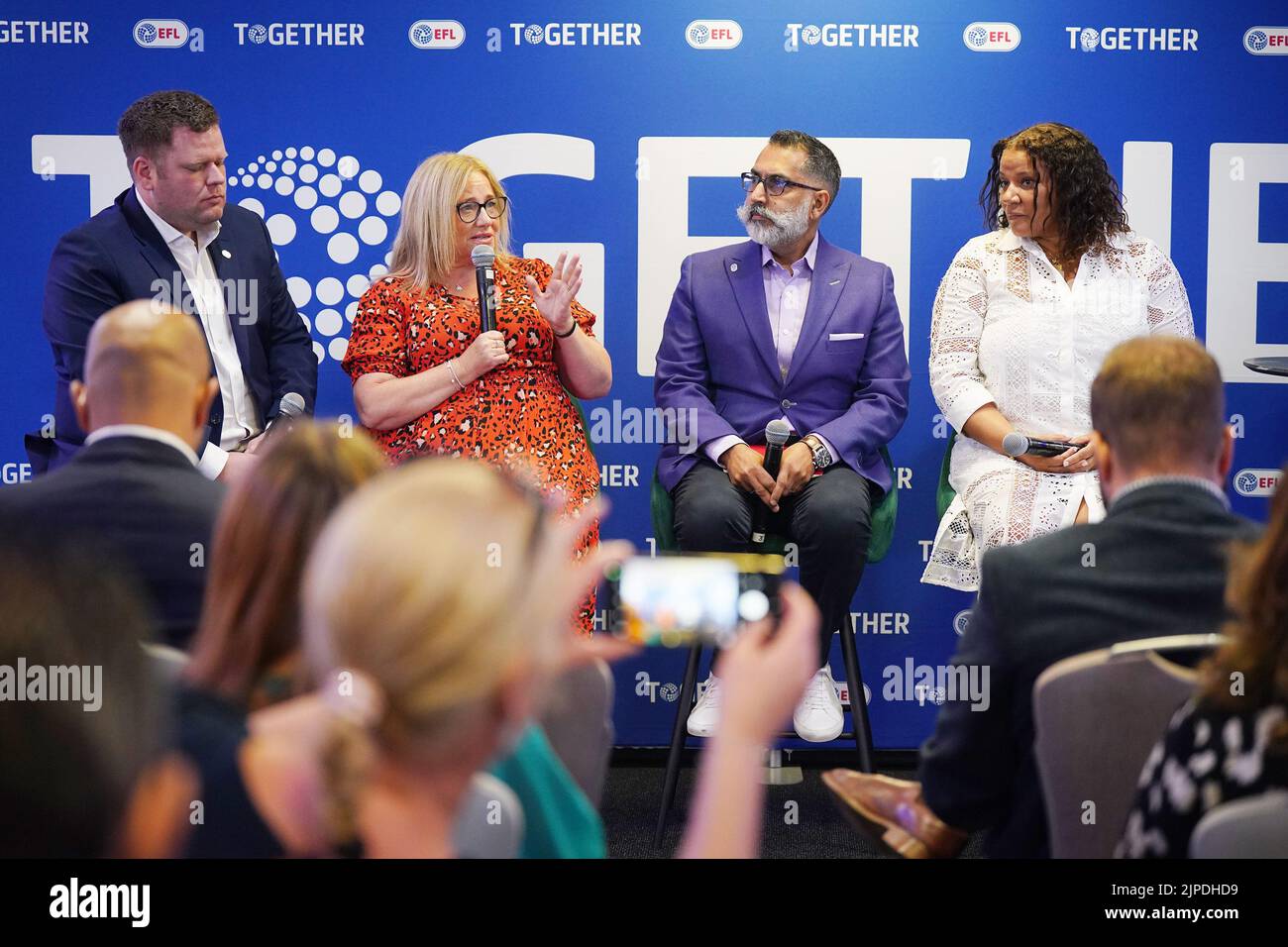 (Von links nach rechts) David McArdle, EFL Head of Equality, Diversity ...