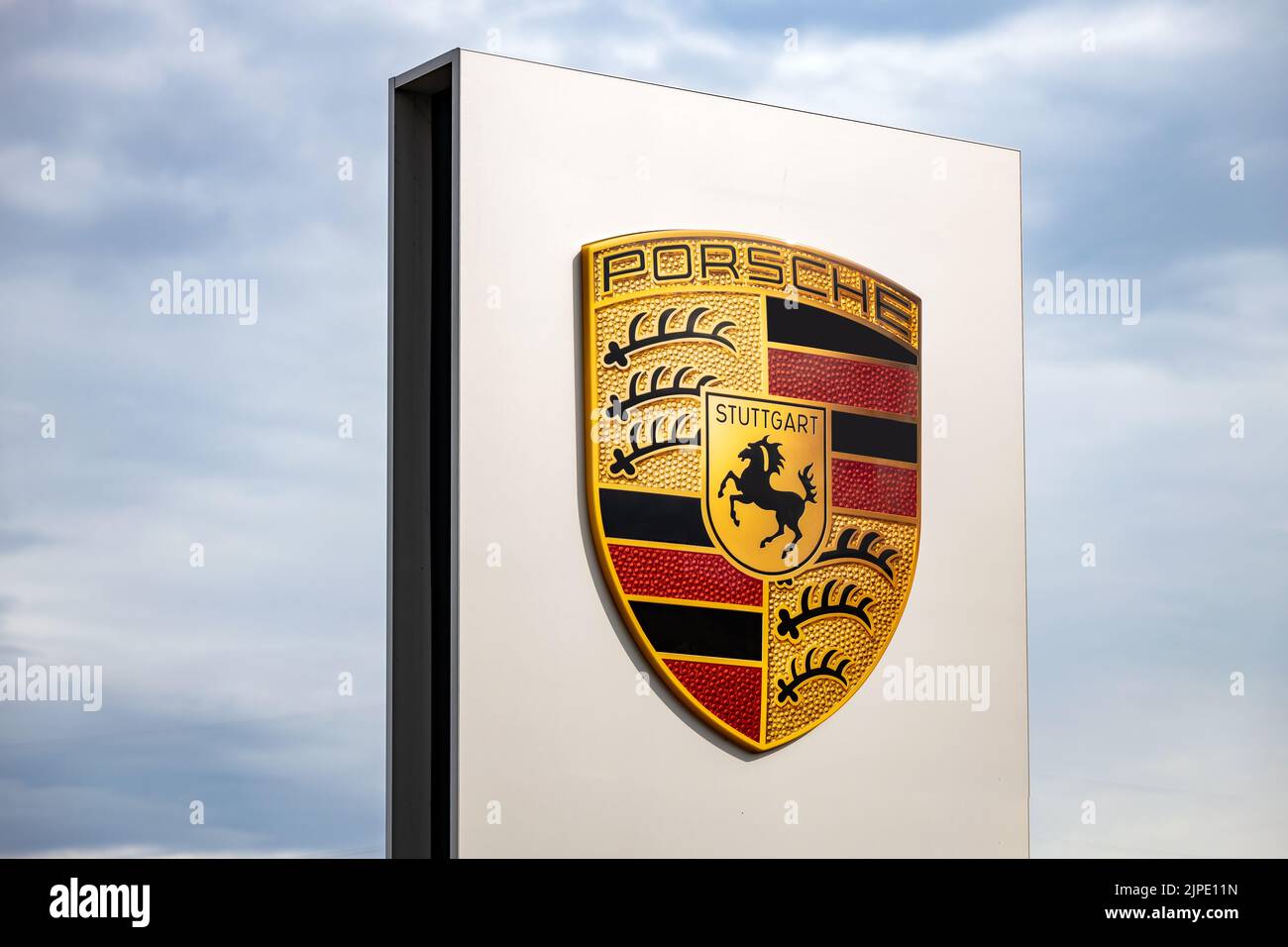 Auto schild logos -Fotos und -Bildmaterial in hoher Auflösung – Alamy