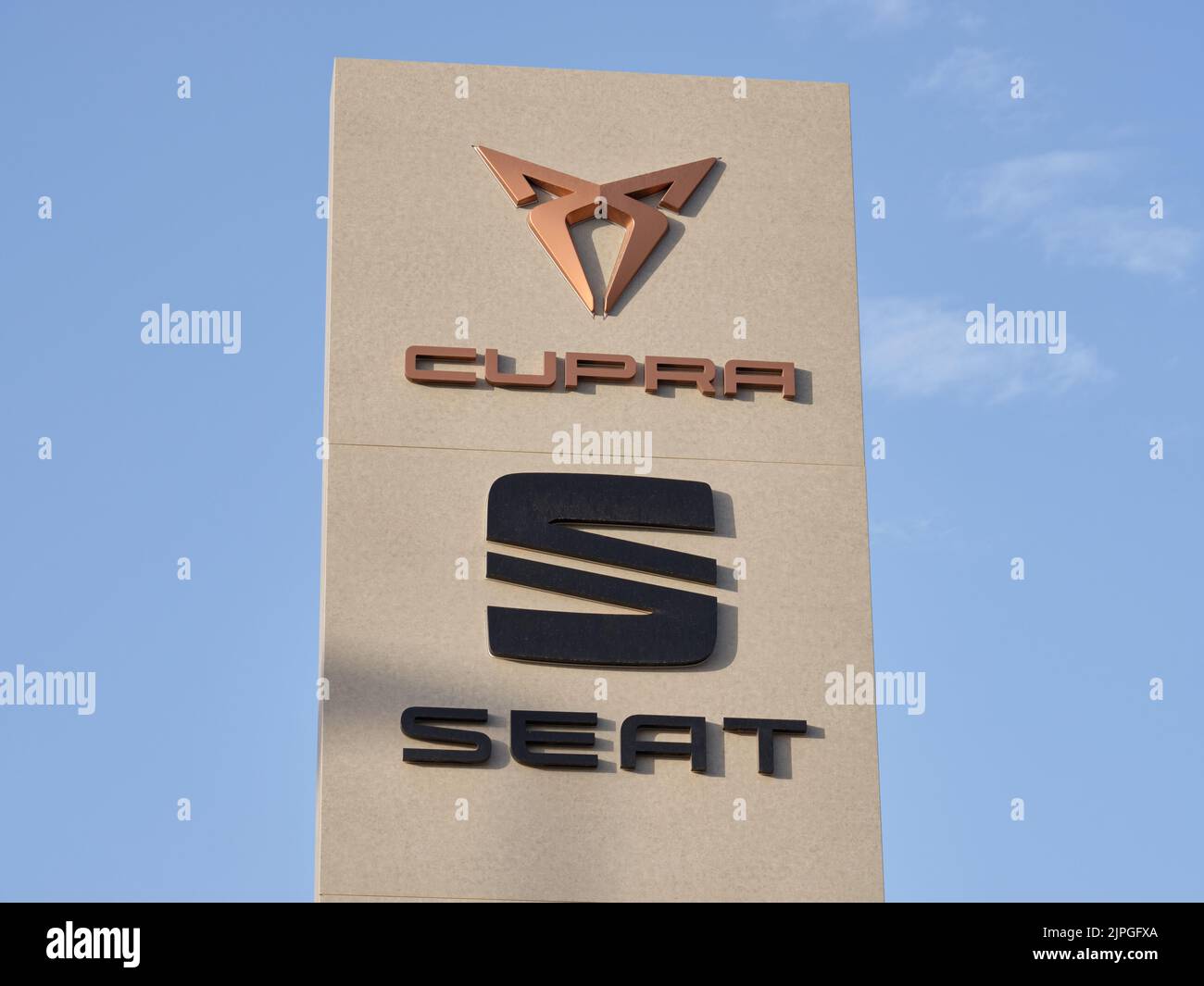 Cupra logo -Fotos und -Bildmaterial in hoher Auflösung – Alamy